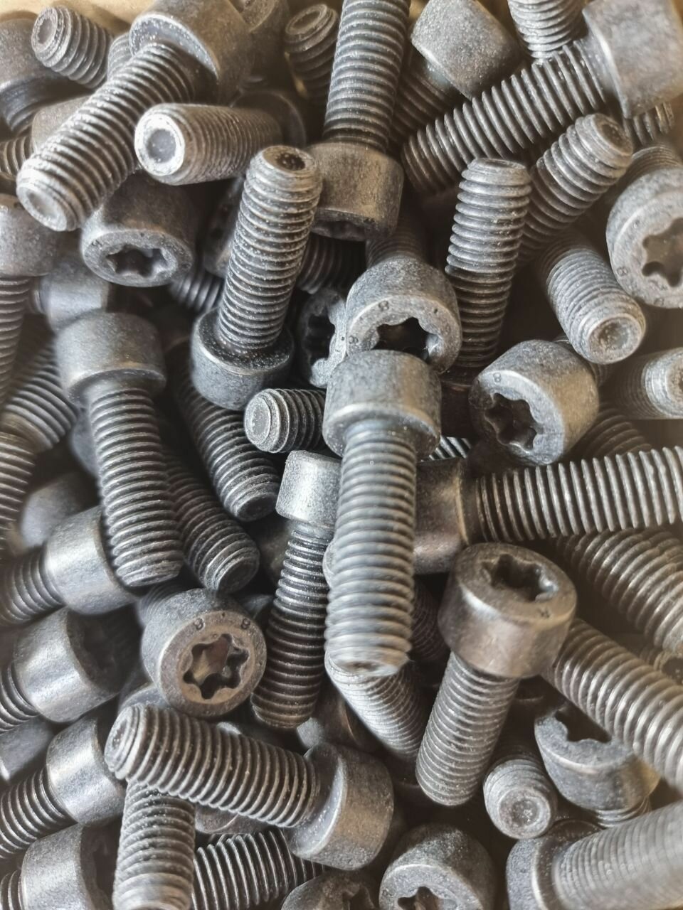 Винт имбус черный DIN 912 цилиндр. голова полн. резьба, с внутр. шестирг. черный т.8.8 Torx М10*30 мм (10 шт) Wurth, Германия.