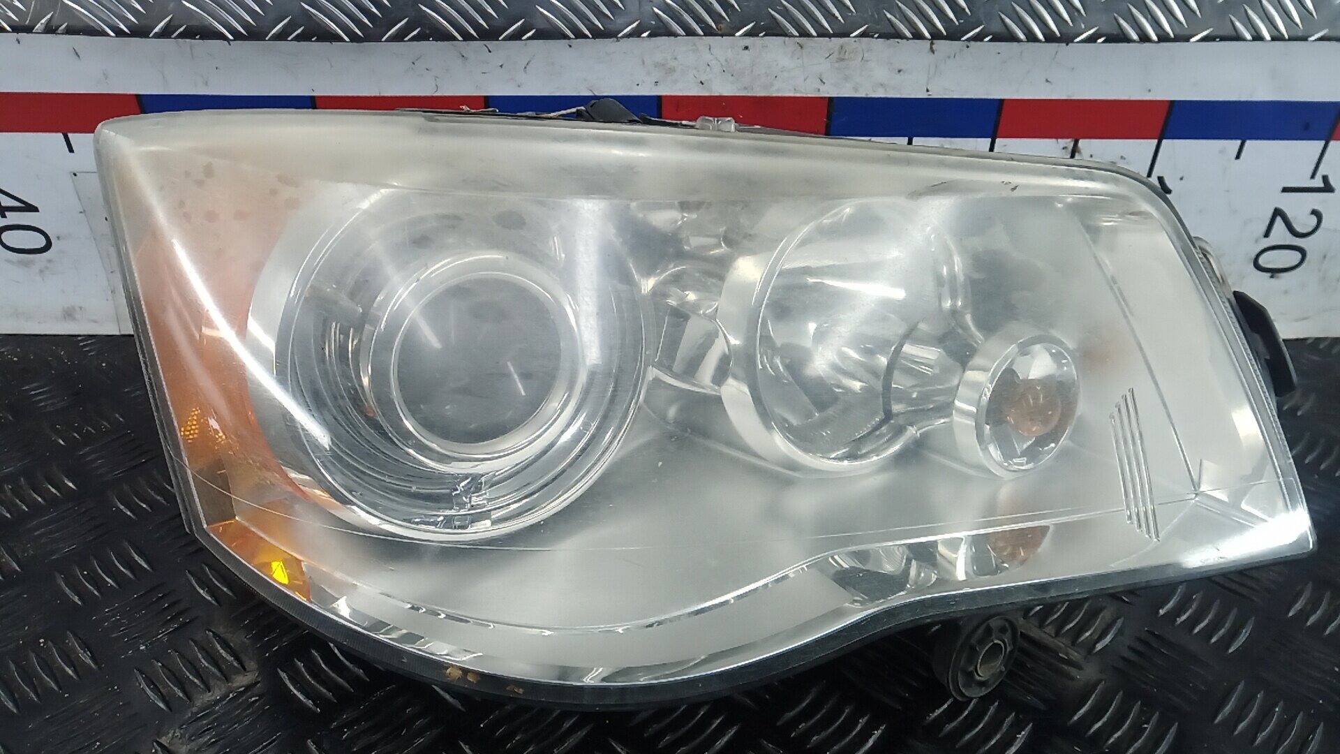 Фара правая CHRYSLER VOYAGER 5