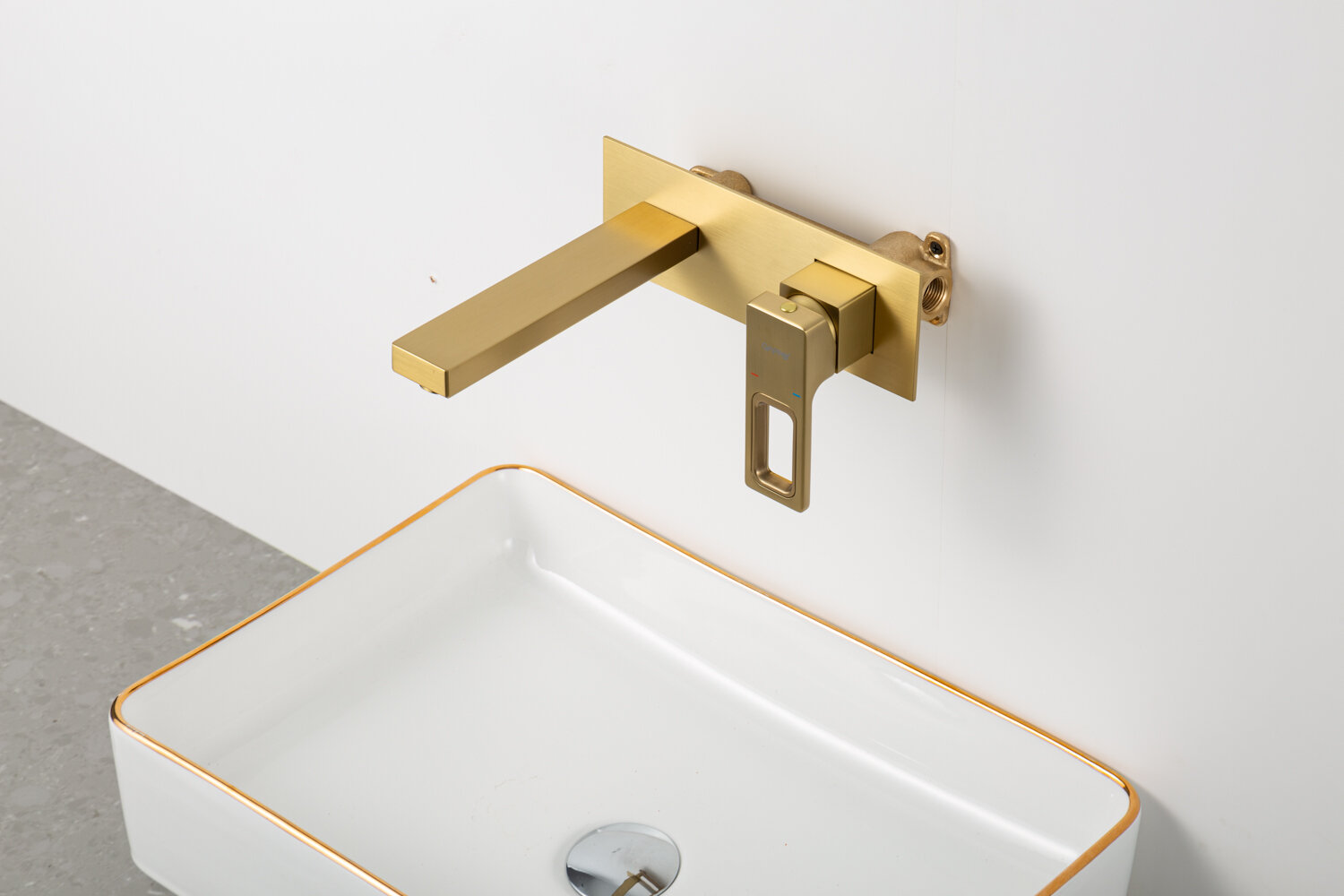 Смеситель для раковины встраиваемый Gappo G1017-13, латунь, цвет золотой сатин