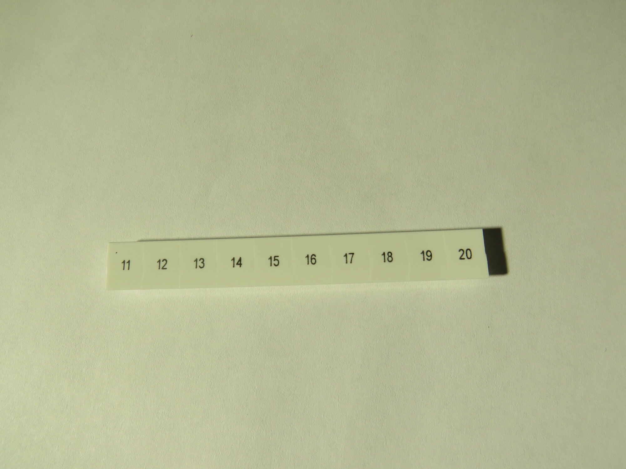 Маркировочная планка Phoenix Contact Zack, для глубокого паза, крепление, белая, арт 1052015:0011, 1 шт.