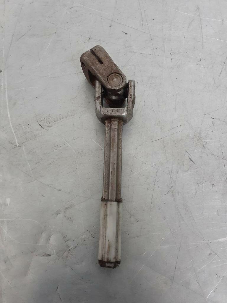 Рулевой карданчик Volkswagen Golf 4 2000