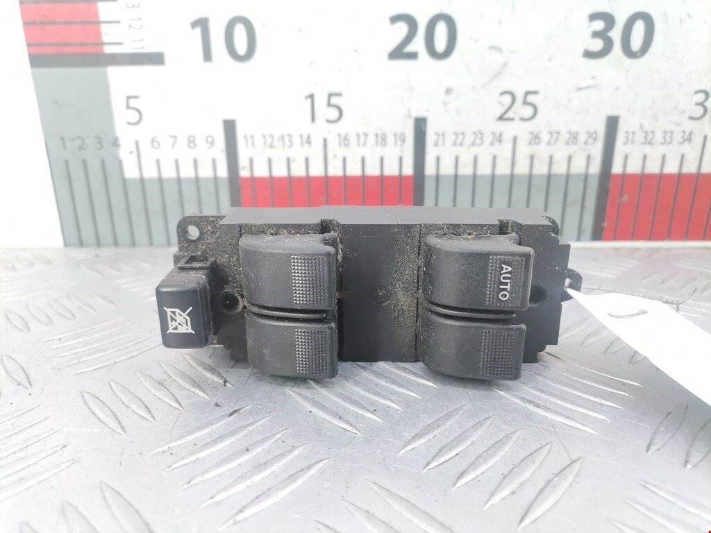 Блок управления стеклоподъемниками Mazda 2 DY DD1066350B арт. 2156751
