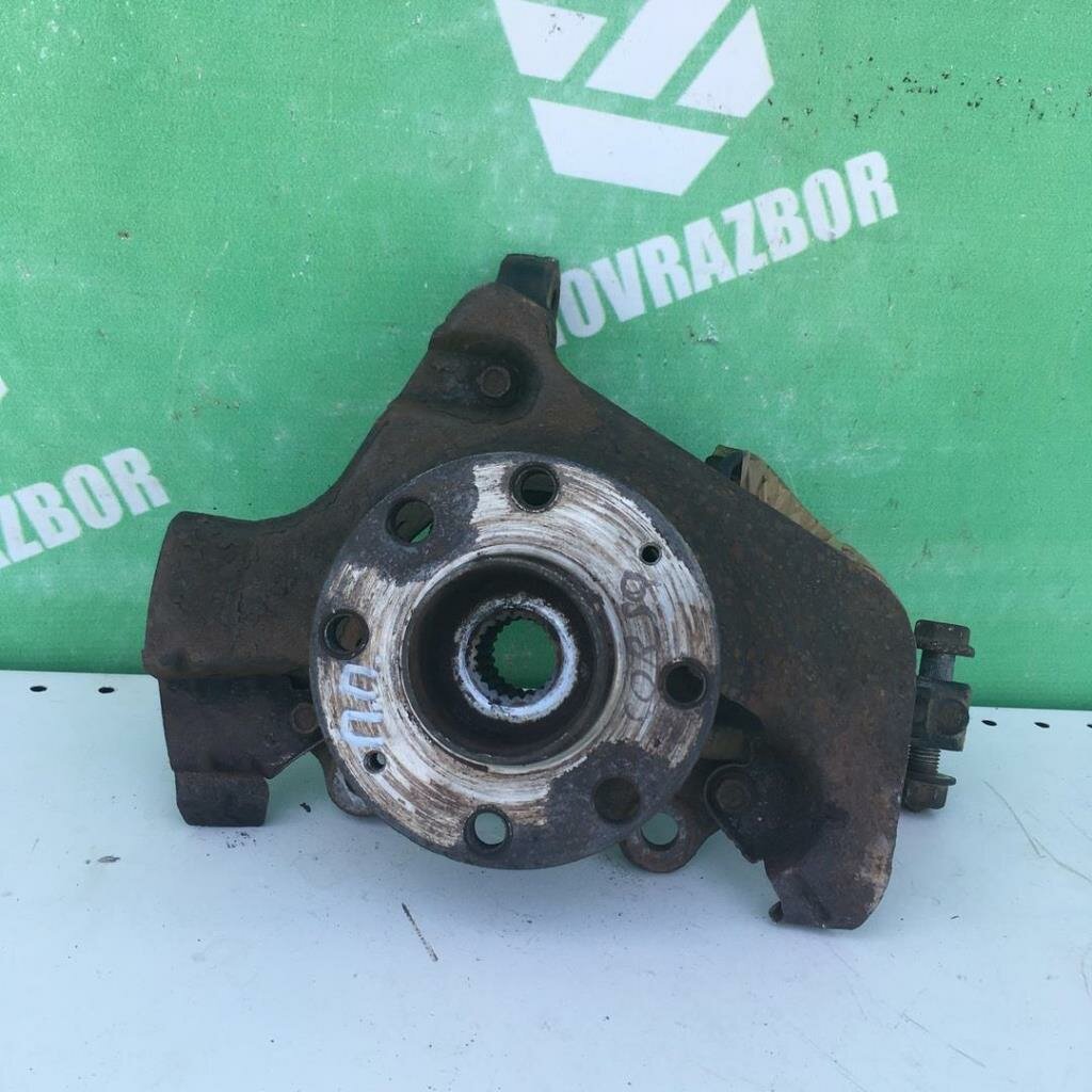 Кулак поворотный передний правый Opel Corsa D 2006-2014