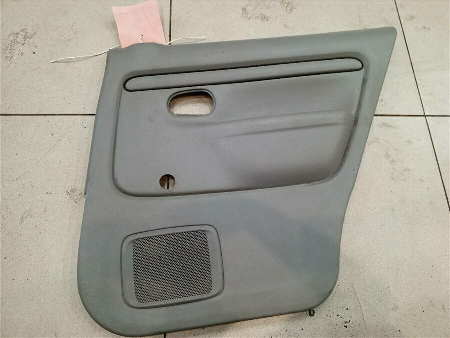 Обшивка двери задней правой от Mazda Demio DW 1996-2002