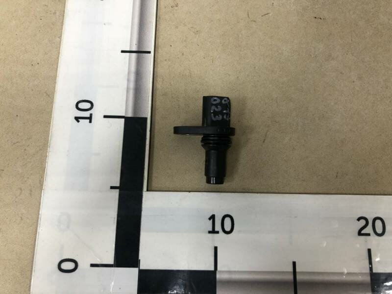 Датчик положения коленвала Renault Duster 2012 кат.номер: 237311KT0A