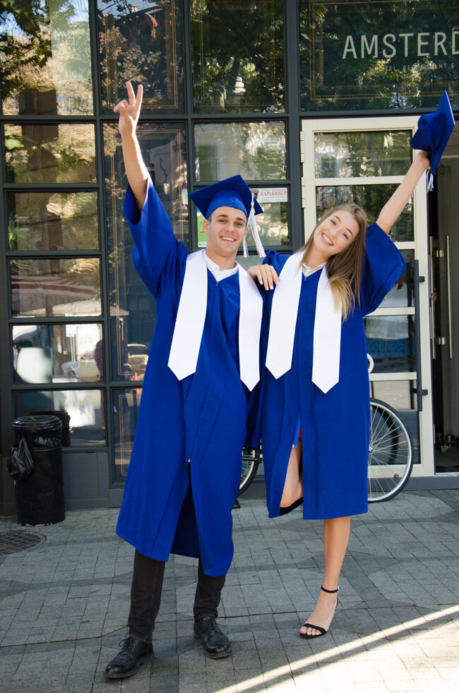 Мантия выпускника (комплект) - Модель Стандарт - цвет синий с белой лентой