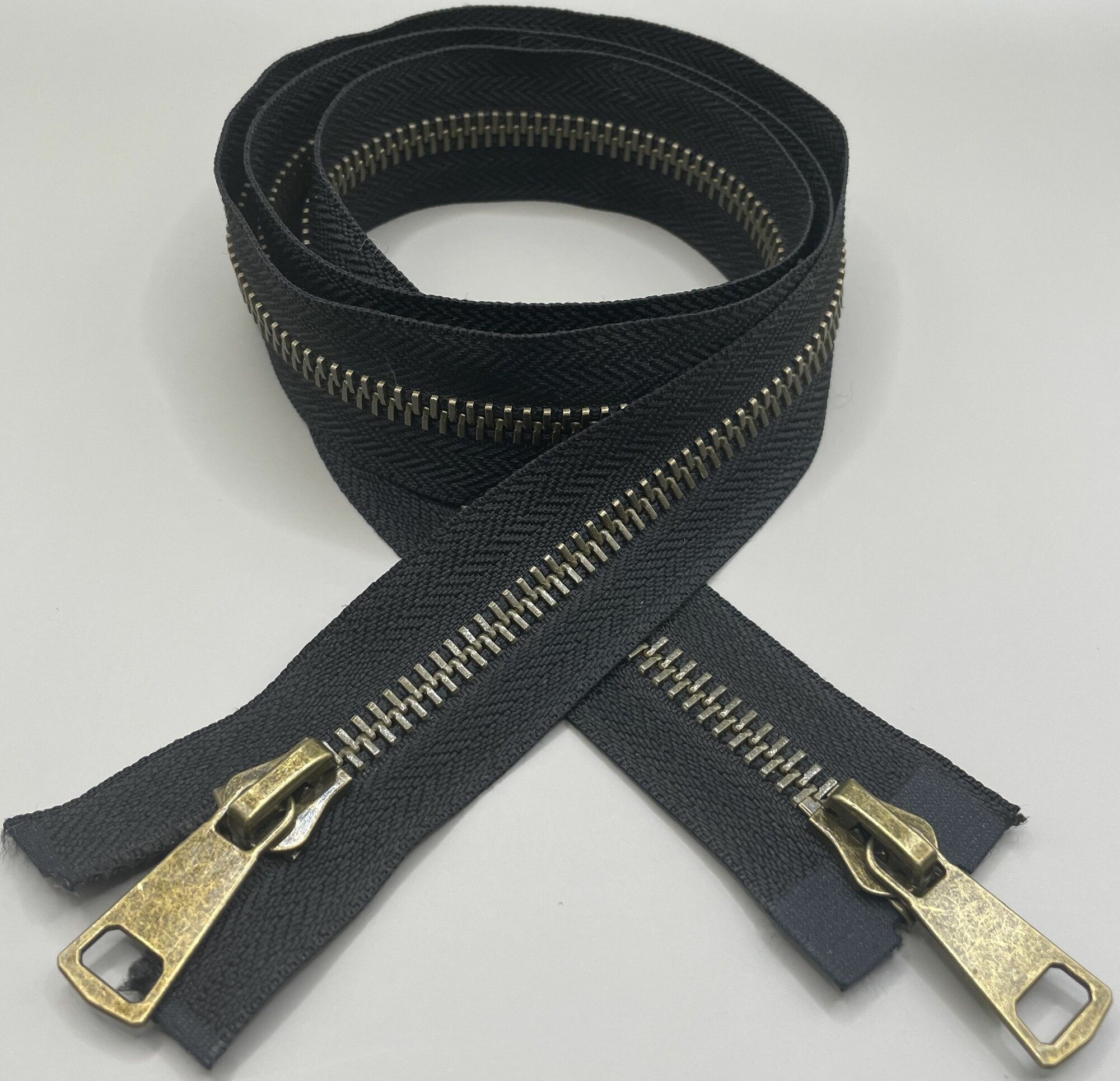 Молния (титан-легкий металл),110 см, тип 8, черный, зубья бронза,2 замка.1шт.