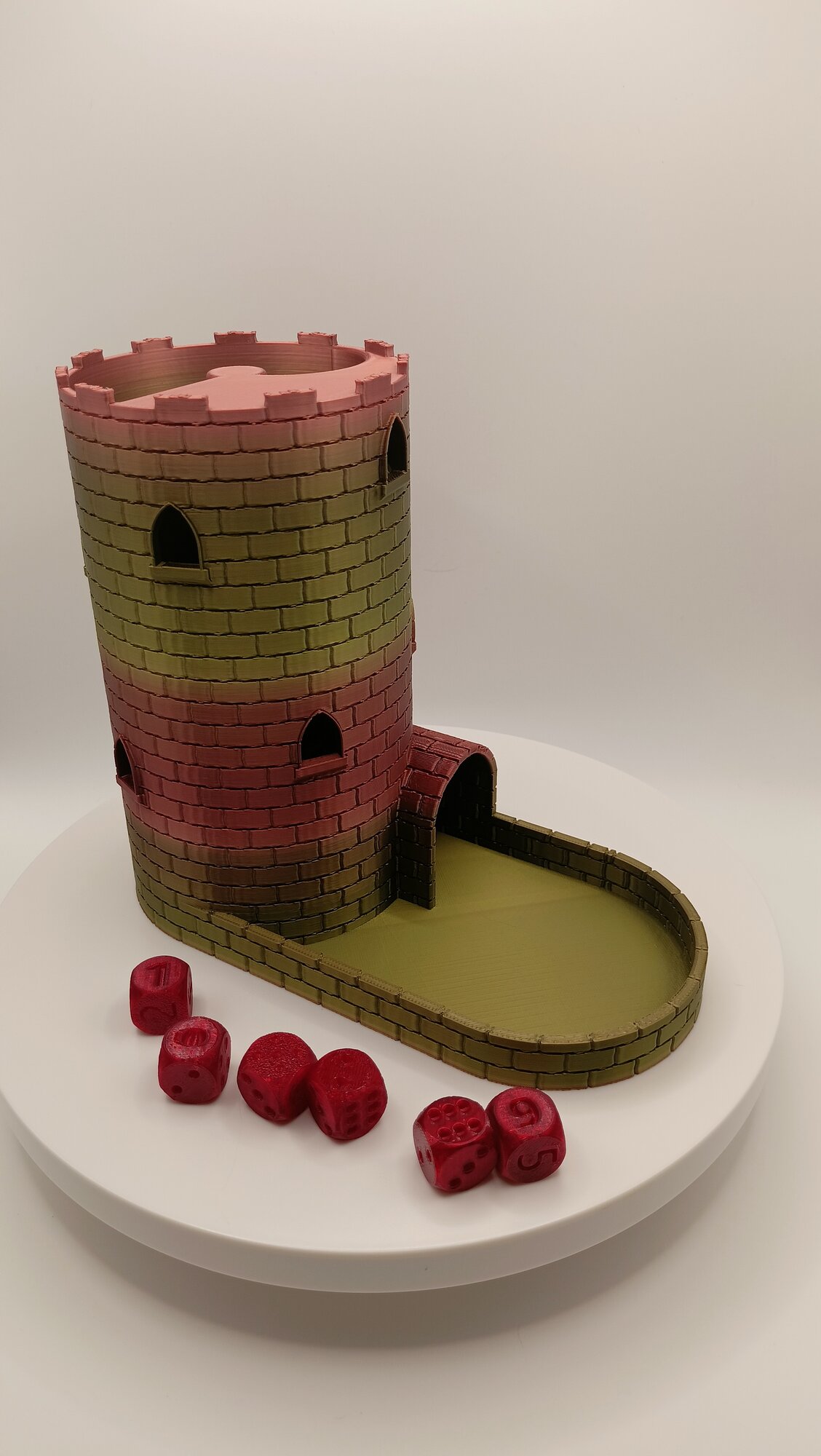 Башня для бросания кубиков Dice tower Средневековый замок, пластиковая, разноцветная.