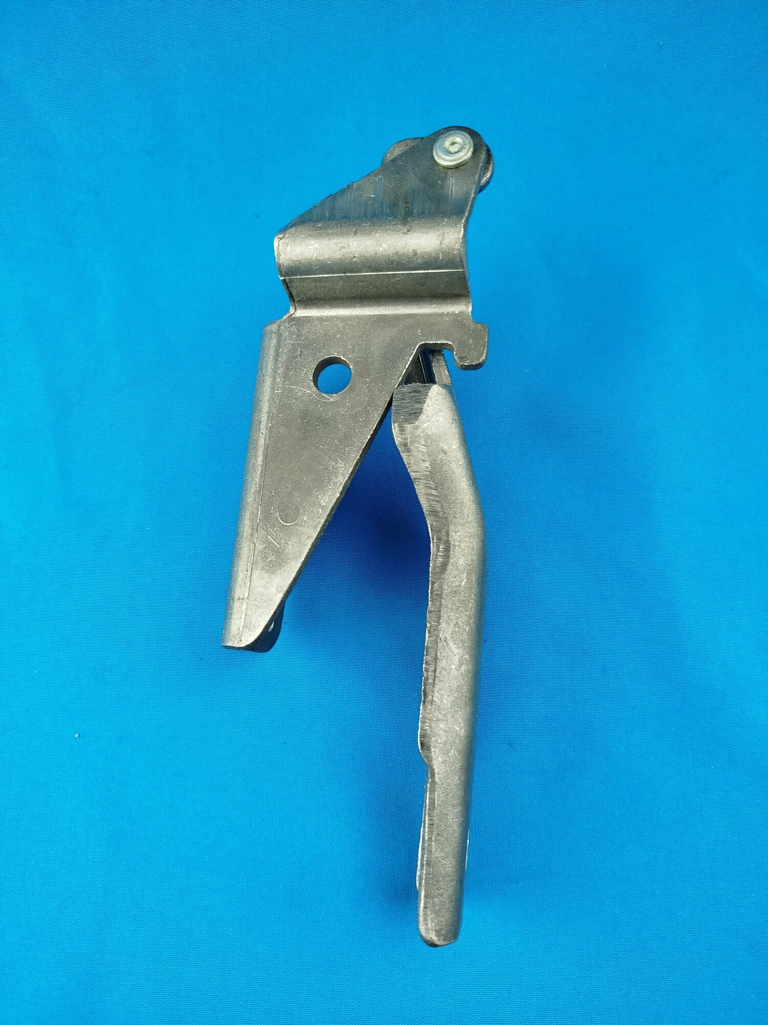 Петля капота "ВАЗ" для а/м Приора правая в сборе (2170-8407010)