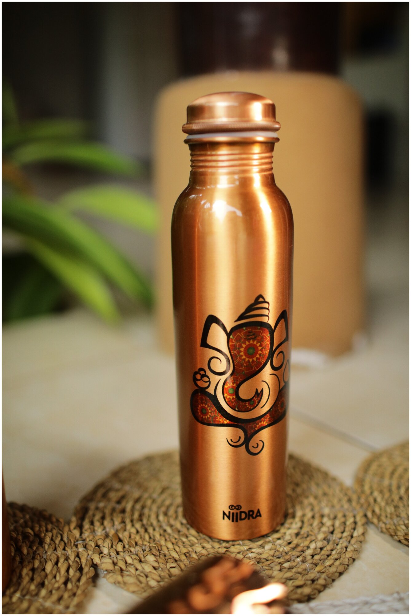 Медная бутылка для воды NiiDRA, модель - Ганеш, объем 900 мл, материал - 100% медь