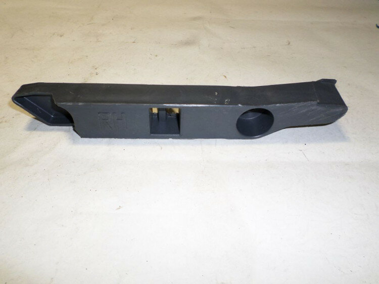 Кронштейн бампера переднего правый 1521605 1500394 1508686 Форд Фокус 2