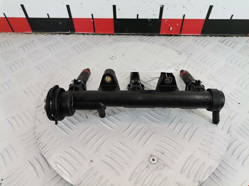 Форсунка бензиновая электрическая Volkswagen Polo 4 03D906031C арт. 1514492