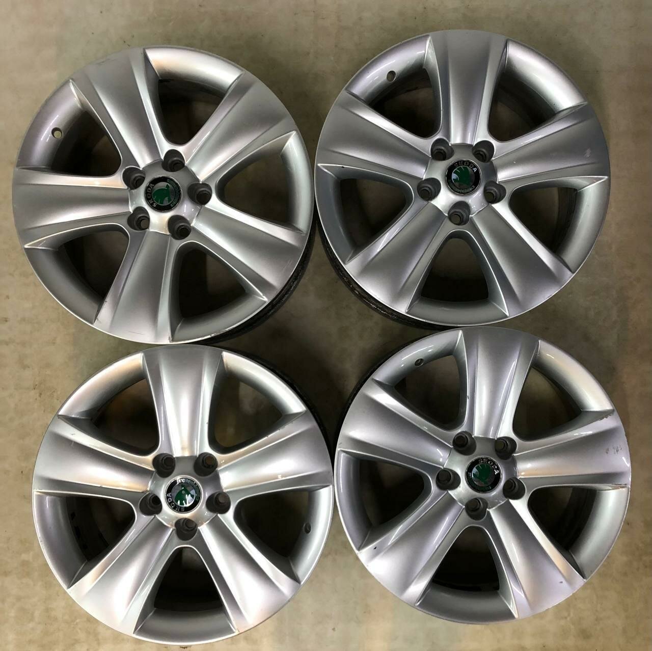 Колесные диски Skoda 17x7 PCD 5x112 D57.1 ET45 (оригинал)
