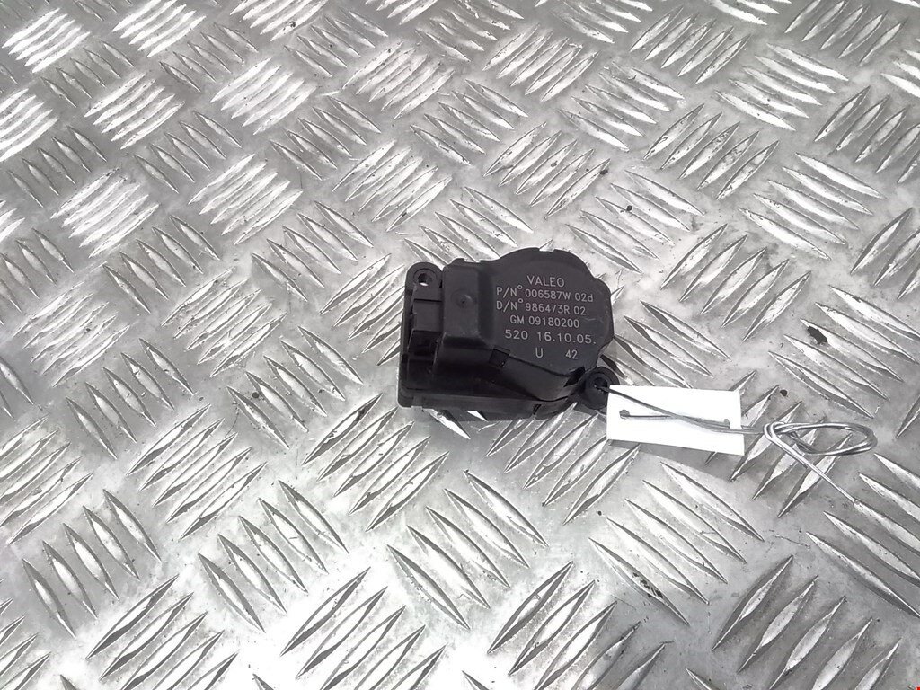 Сервопривод (электропривод моторчик привода) заслонки печки Opel Vectra C 9180200 арт. 670588