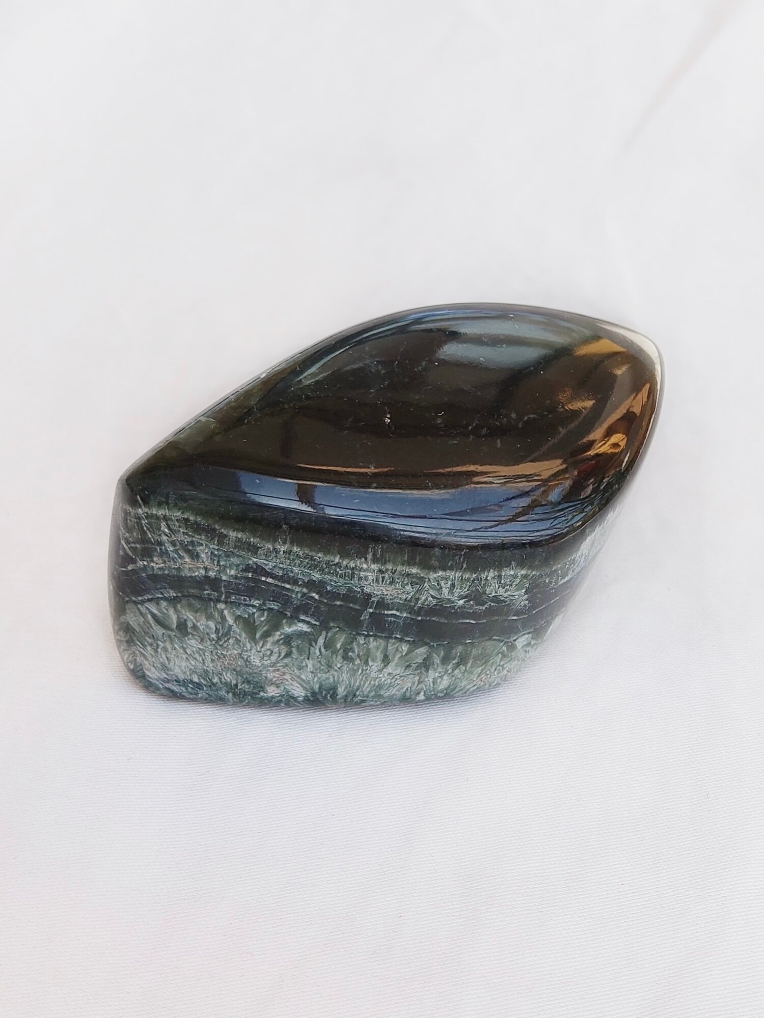 Клинохлор натуральный камень талисман 77 гр