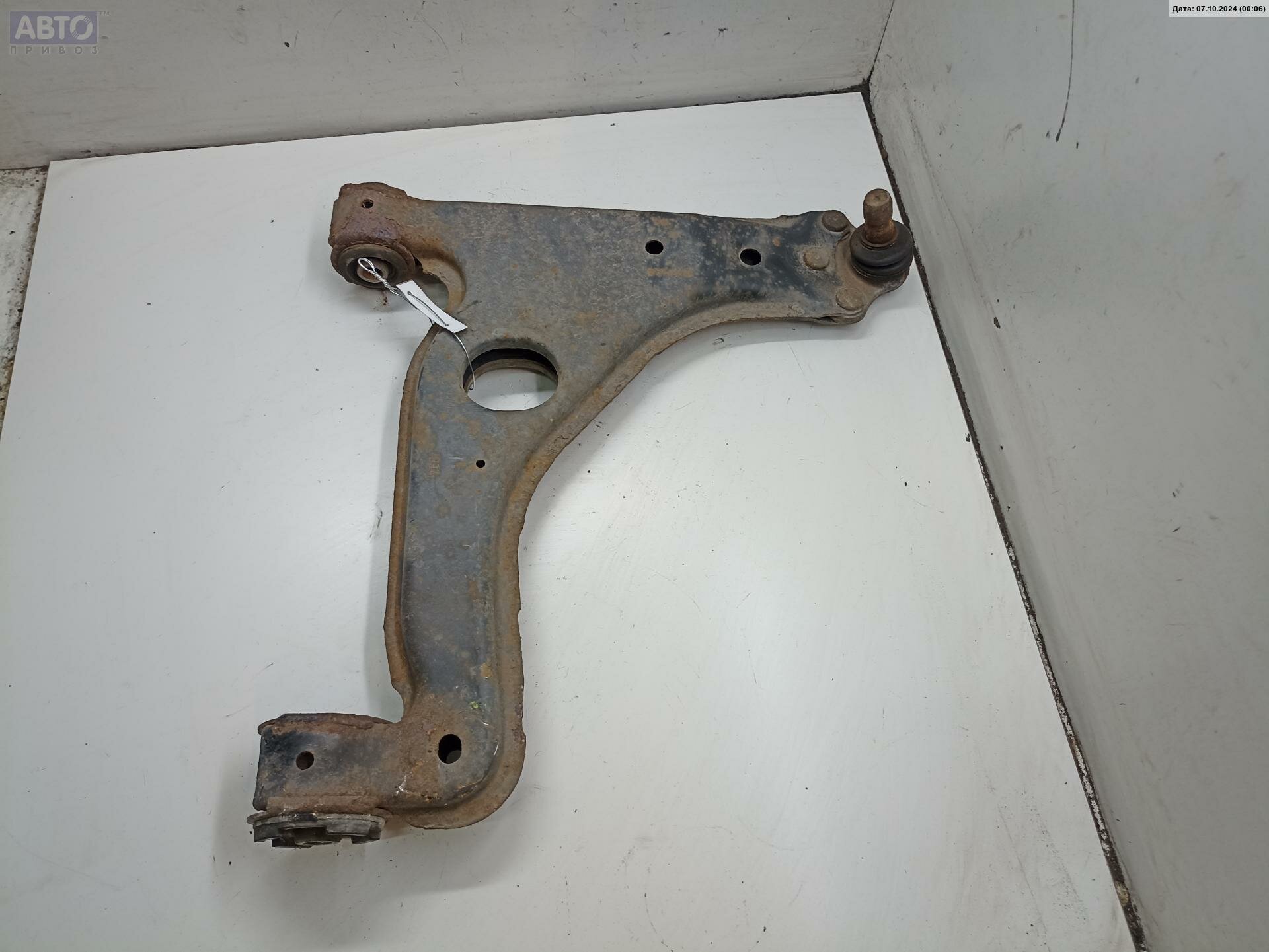 Рычаг подвески передний правый Opel Astra H (2004-2009)