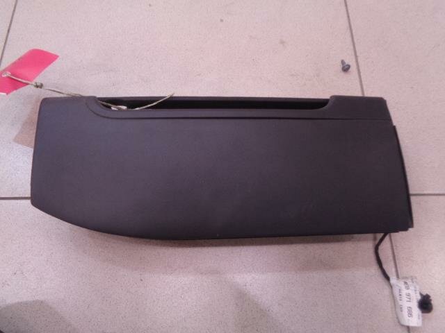 Бардачок от Audi A8 D3 2002-2010