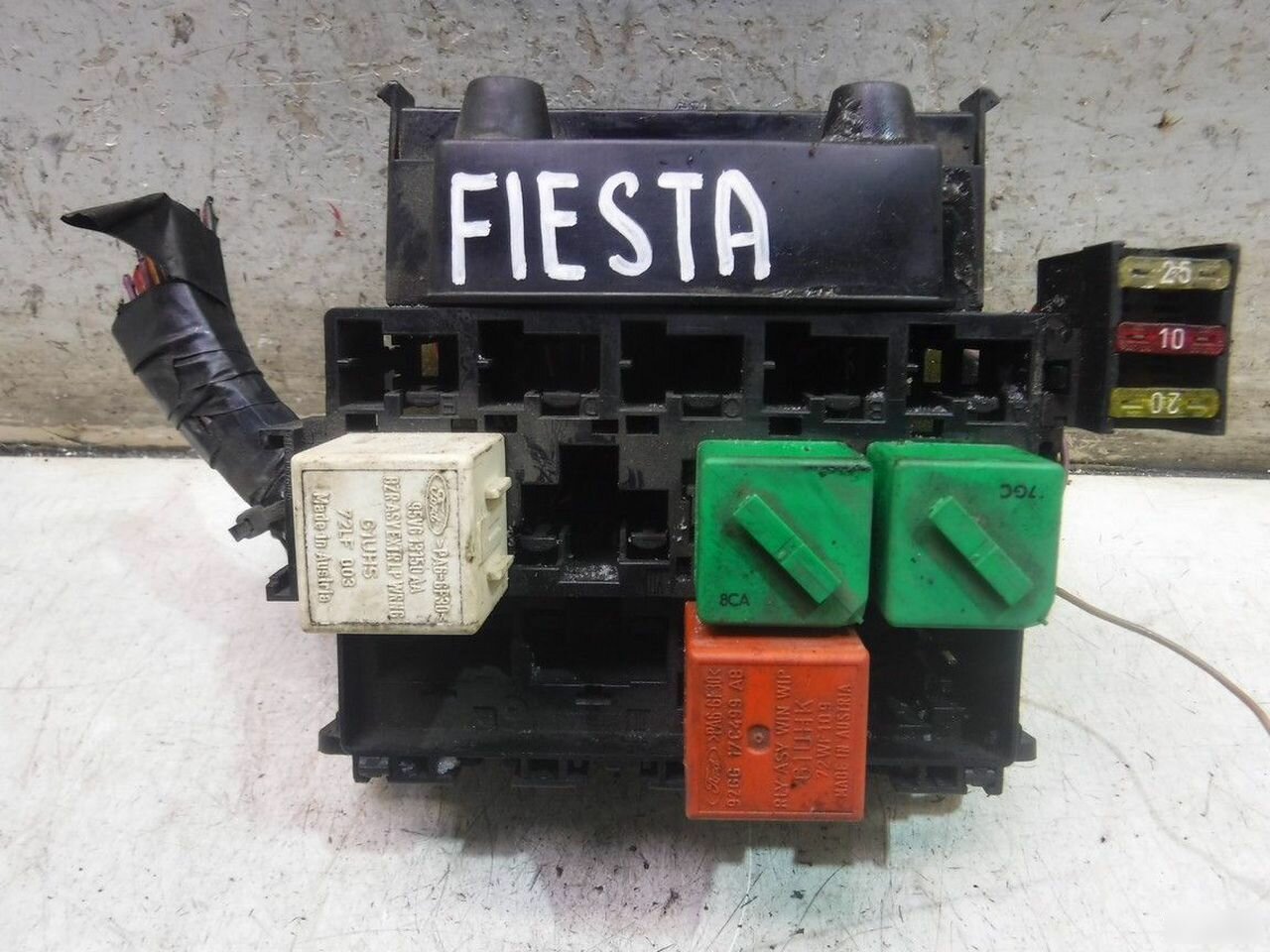 Блок предохранителей Ford Fiesta Mk4 (1995—1999) 94FG14A073AA