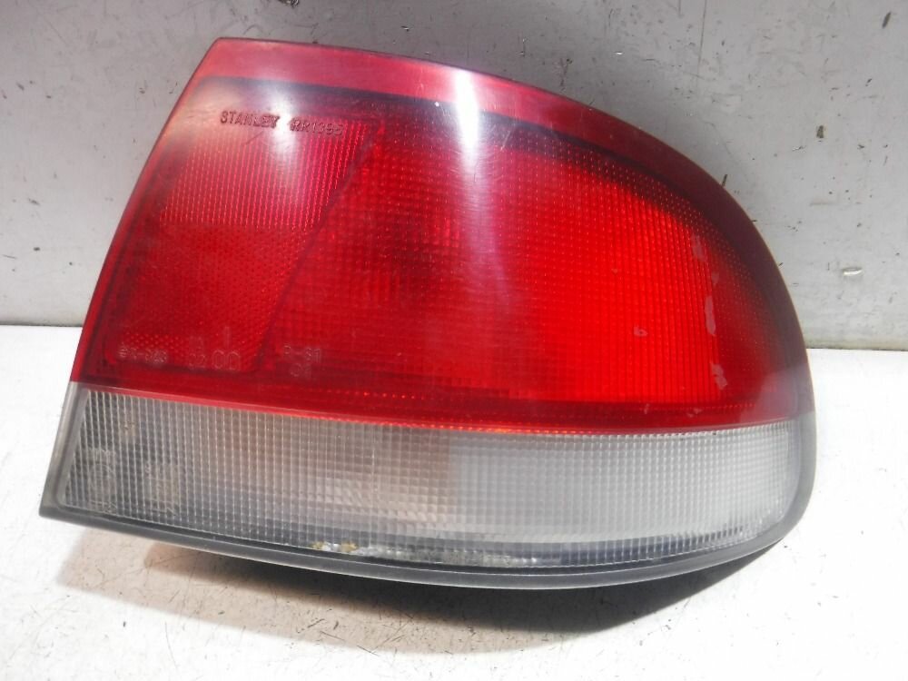 Фонарь задний правый Mazda 626 GE