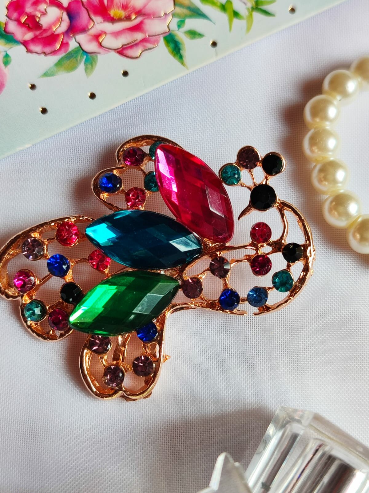 Брошь, стразы