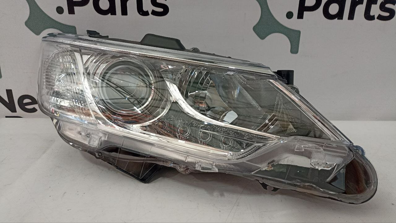 Фара правая (ксенон) Toyota Camry XV55 2014-2018