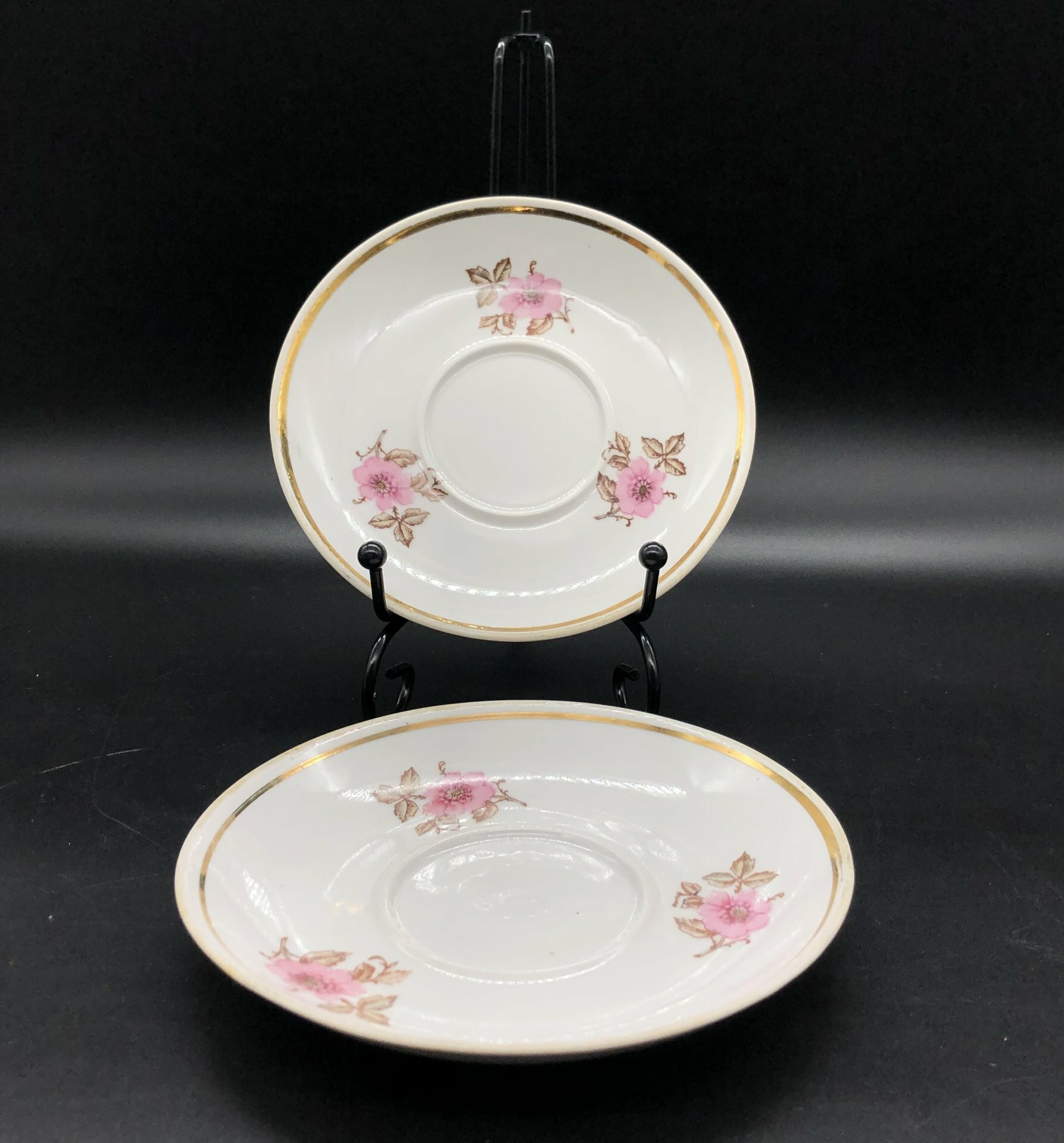 Набор из двух блюдец с цветочным декором, фарфор, золочение, деколь, СССР, 1970-1990 гг.