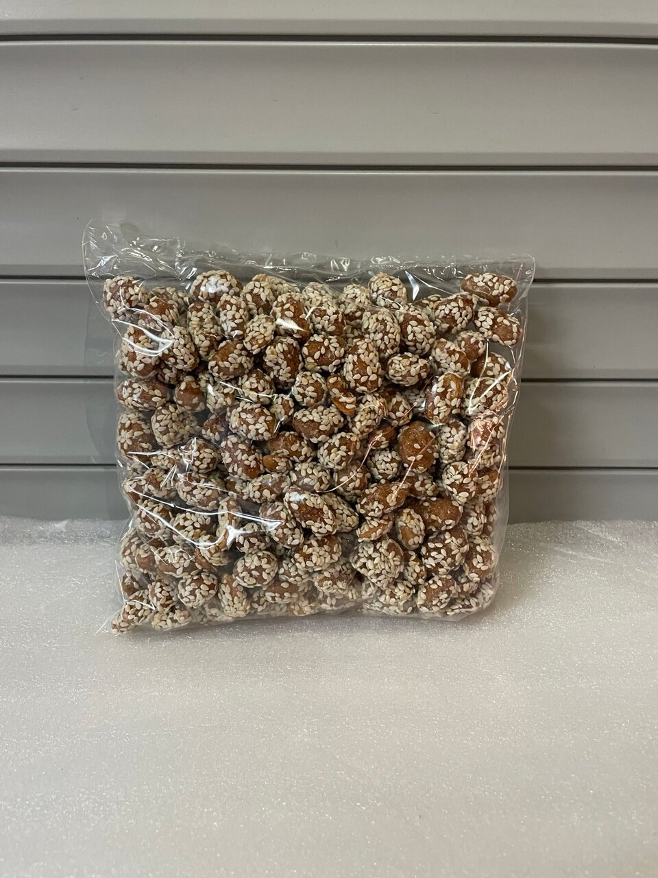 Арахис в кунжуте и меду,500 грамм.