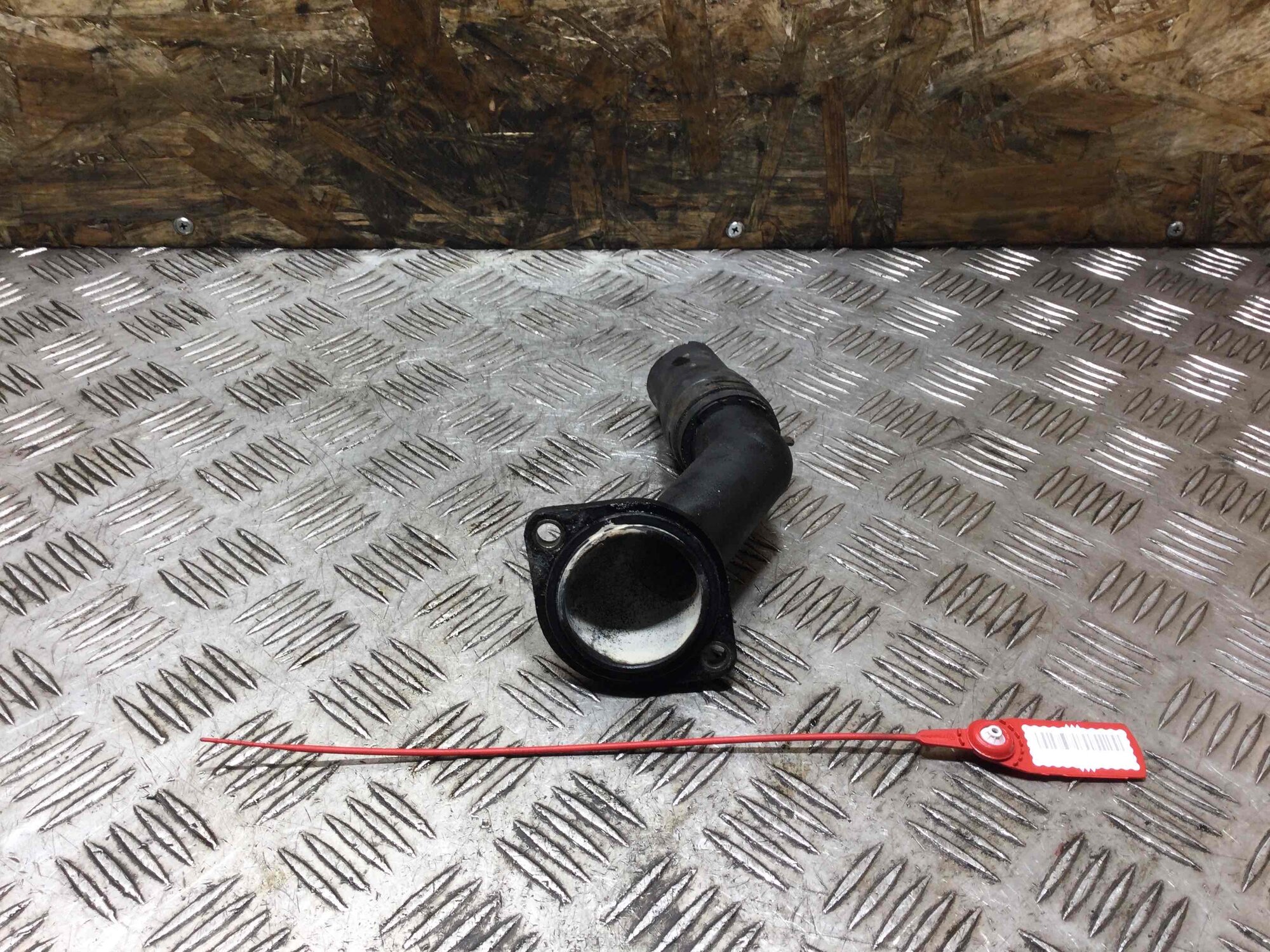 Б/У Фланец (тройник) системы охлаждения Volkswagen Golf 4 поколение (1997-2004) 2000 г.