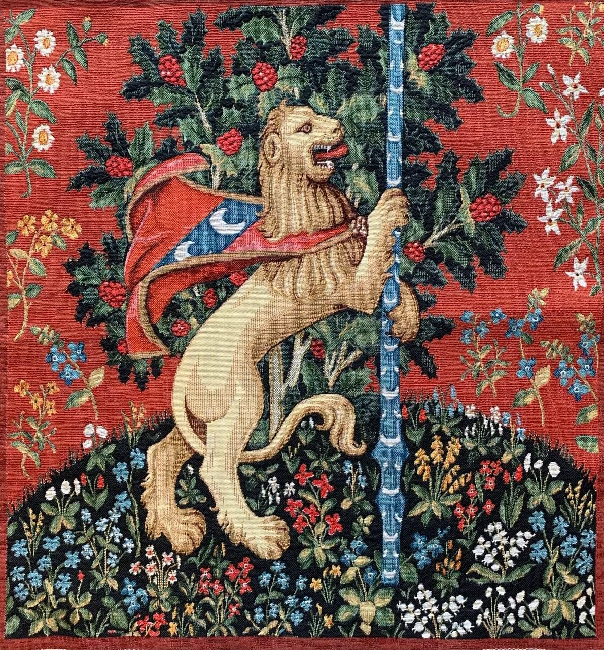 Гобелен, средневековый гобелен без рамы 45х45 см / "Волшебный лес. Лев" красный