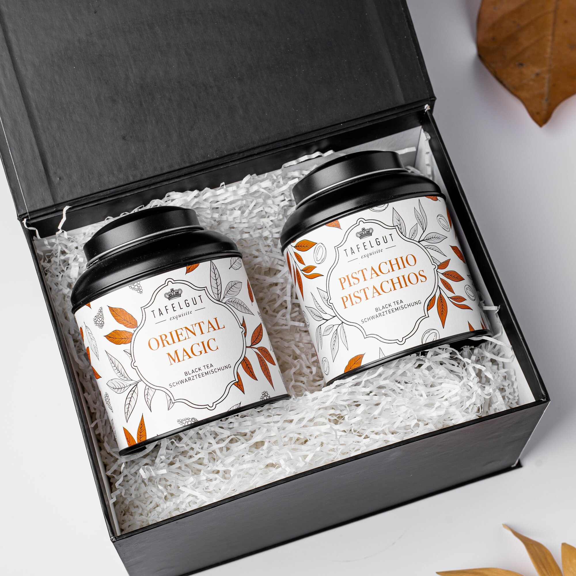 Подарочный набор из чёрных чаёв: "Oriental Magic" и "Pistachio pistachios"в чёрной матовой коробке