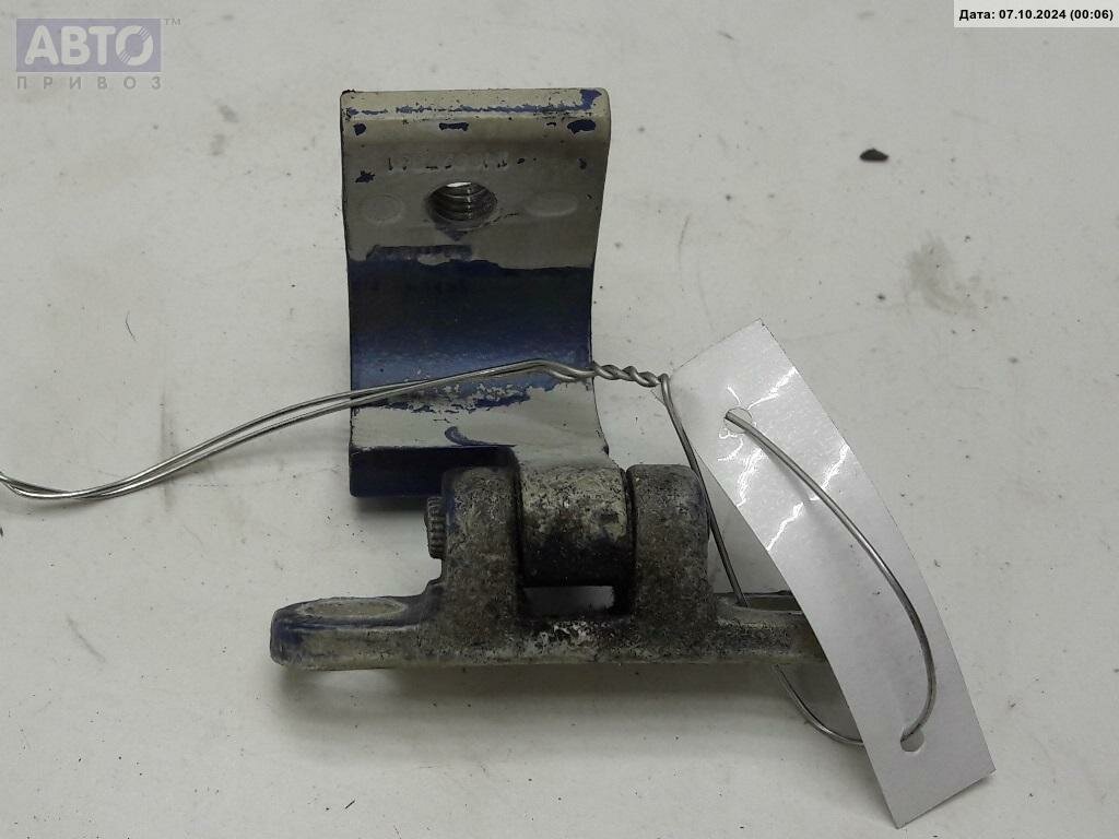Петля крышки (двери) багажника Volkswagen Golf-3
