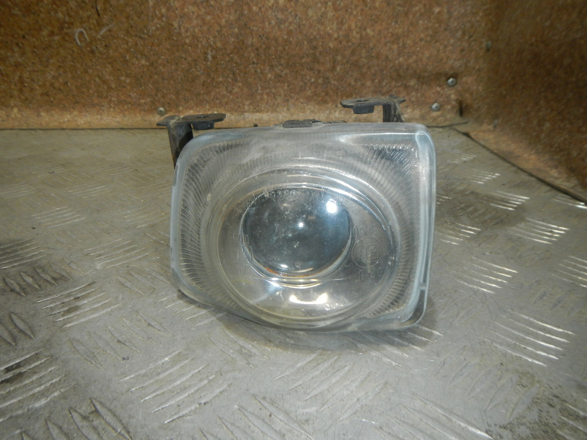 Б/У Фара противотуманная левая, Subaru (Субару)-LEGACY (B12) (98-03) SUBARU LEGACY (B12) (98-03) 01- Грязь внутри. 545059...