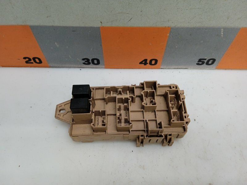 Б/У Субару Форестер СФ Блок предохранителей Subaru Forester 1997 SF, SF5 271610 SUBARU арт. 82201FC000