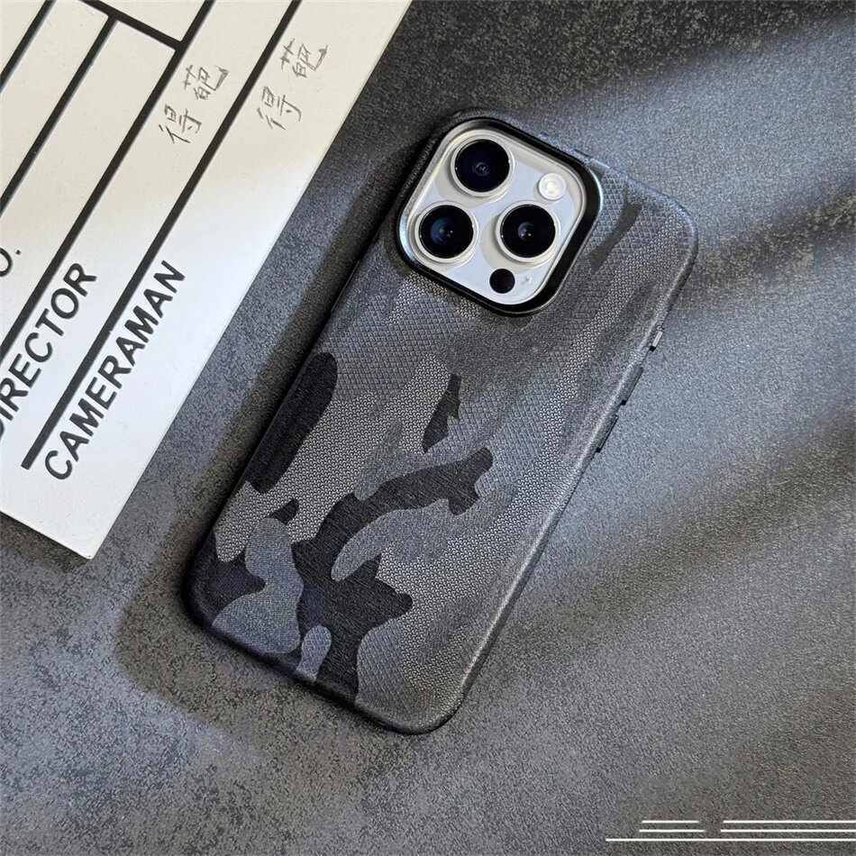 Серый камуфляжный чехол для iPhone 15 Pro