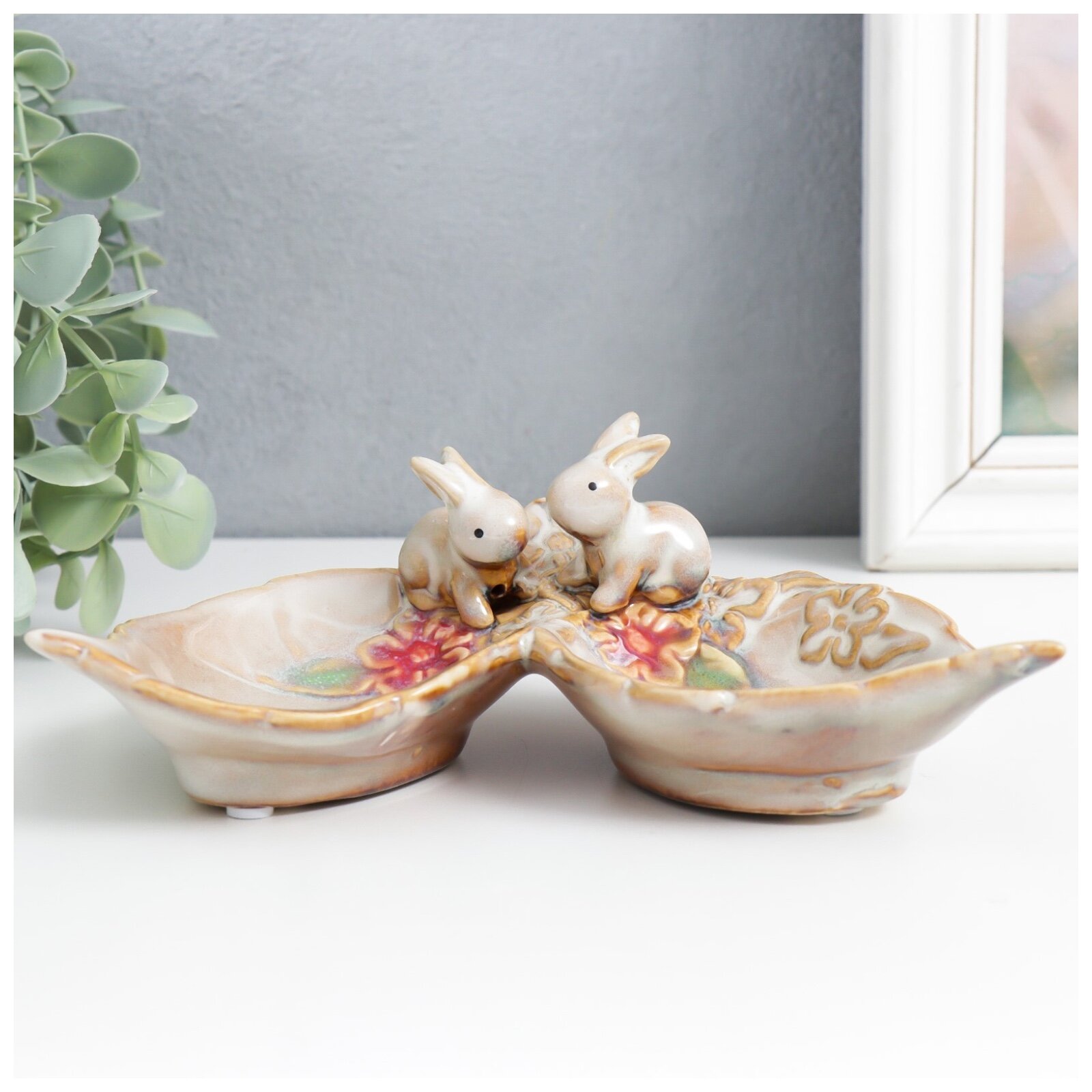 Менажница сервировочная «Пара кроликов на листке»