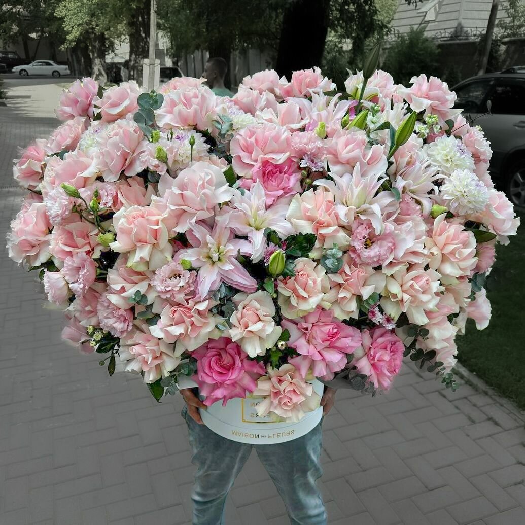 Огромный букет цветов