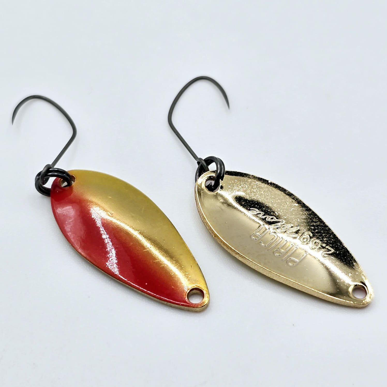 Блесна Yarie "Pirica" вес 2,6 грамма, цвет BS2, безбородый крючок, для ловли форели