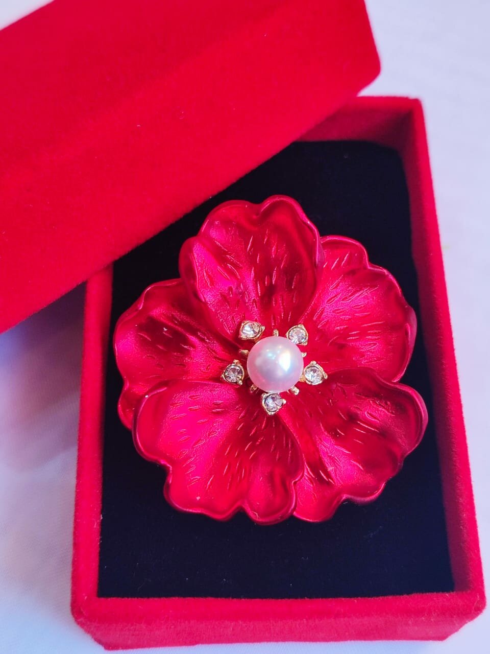 Брошь, эмаль, стразы