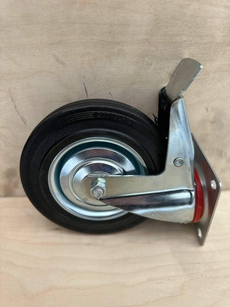 Колесо промышленное поворотное с тормозом/поворотная колёсная опора с тормозом 200мм, NORD SCb 80, черная резина