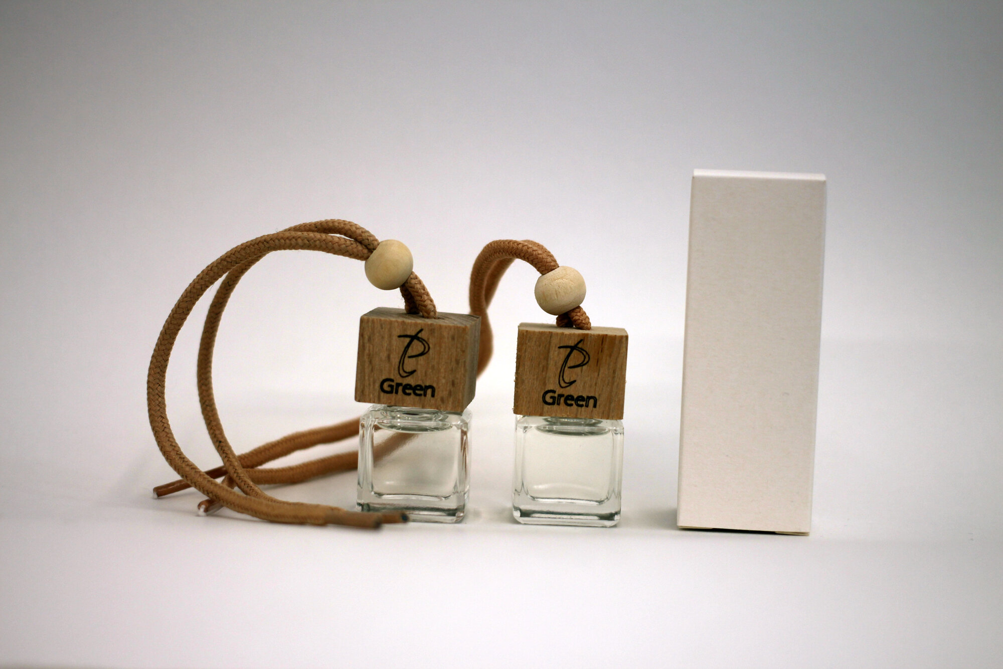 Автопарфюм Eau de Lacoste L.12.12. Green Lacoste Fragrances — это аромат длямужчин, он принадлежит к группе цитрусовые фужерные