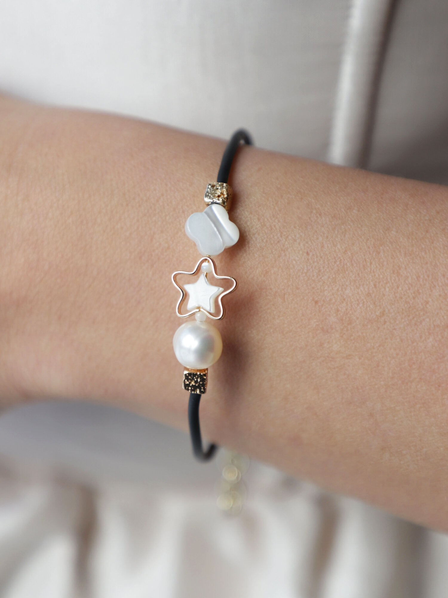 Жесткий браслет