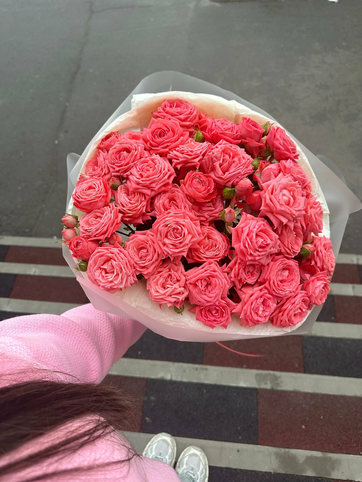 Монобукет Liana Flowers "Барбадос", кустовые розы, 7 шт, 60 см