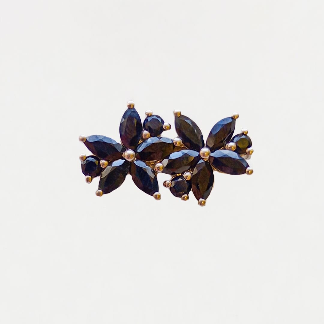 Брошь, серебро, 925 проба, корунд