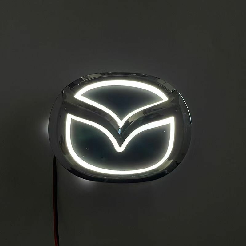 Шильдик эмблема Mazda светящаяся 3D для автомобилей 125*98mm