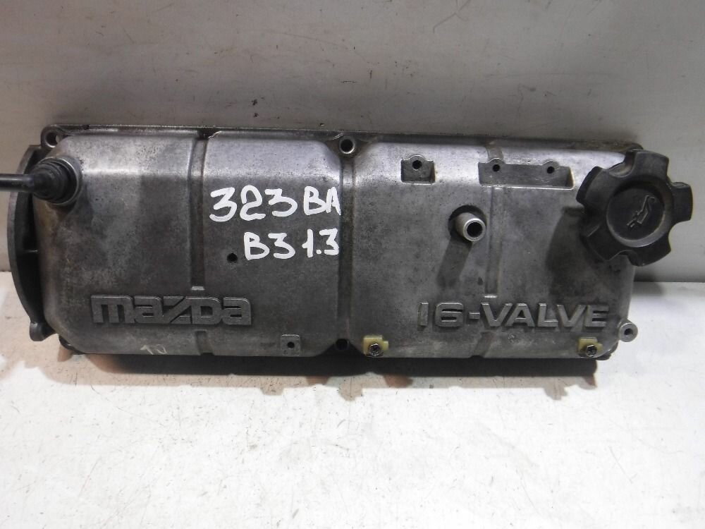 Крышка головки блока Mazda 323 BA B33L10220A