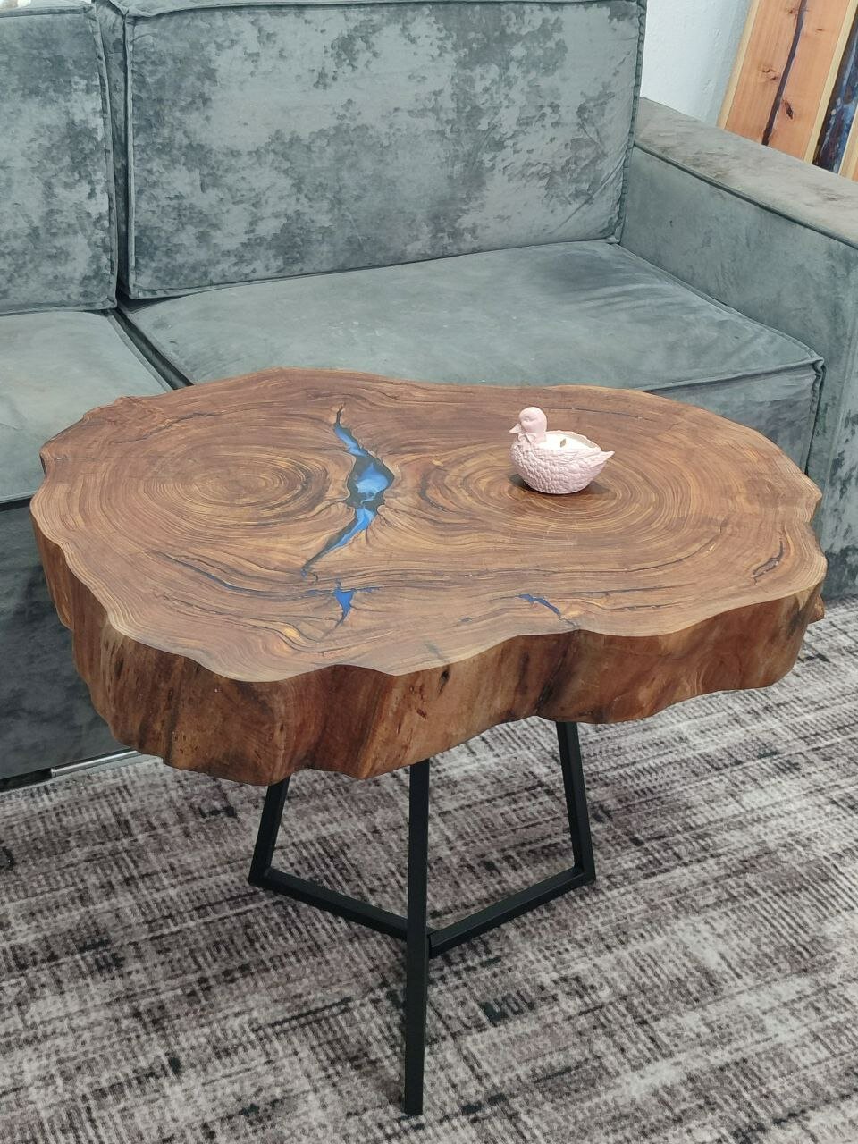 Журнальный стол ручной работы из эпоксидной смолы и массива акации 85x70x61 ART-SLEB