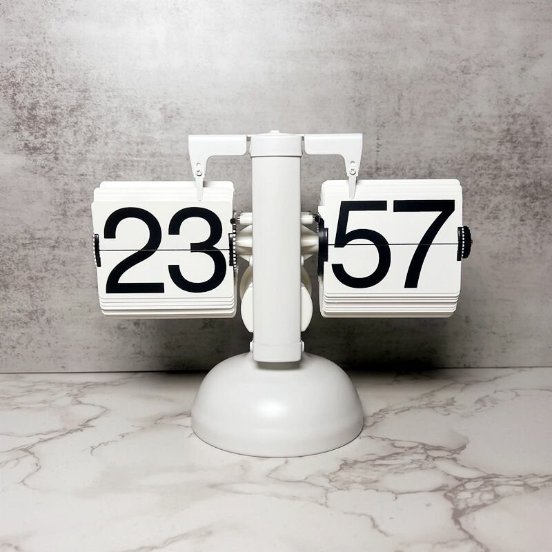 Классические перекидные часы Flip-clock, Время в 24-часовом формате.