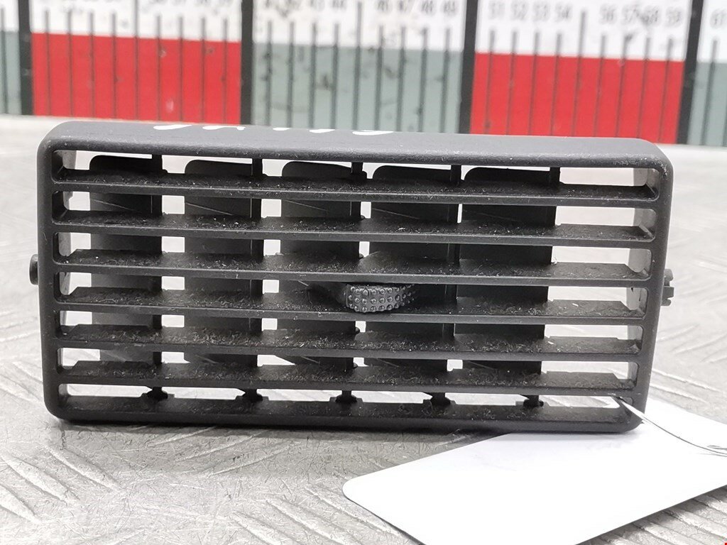 Дефлектор обдува салона Volkswagen Golf 4 1J0819728F арт. 2155123