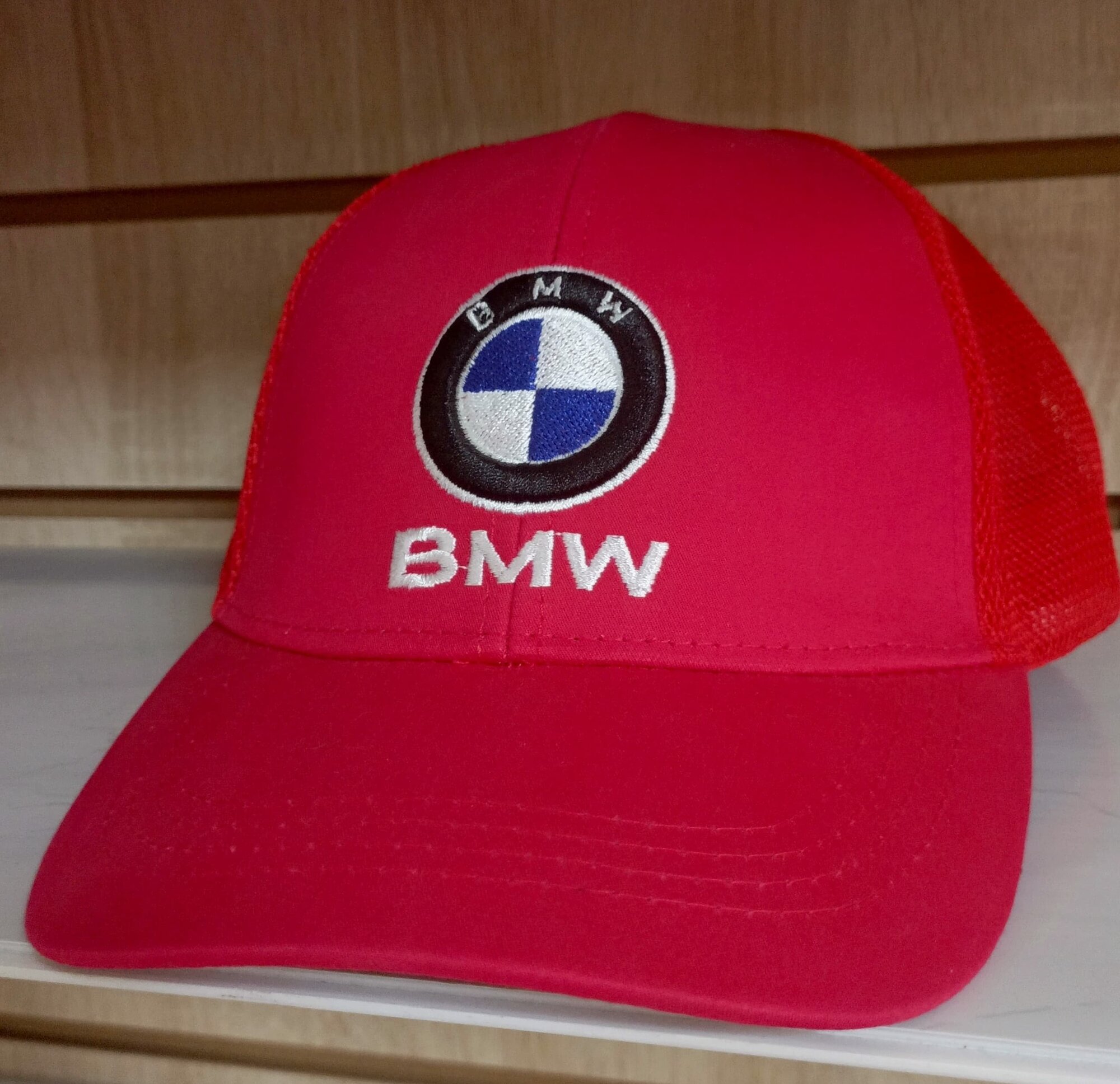 BMW БМВ кепка летняя бейсболка с регулировкой размера в сеточку Красная