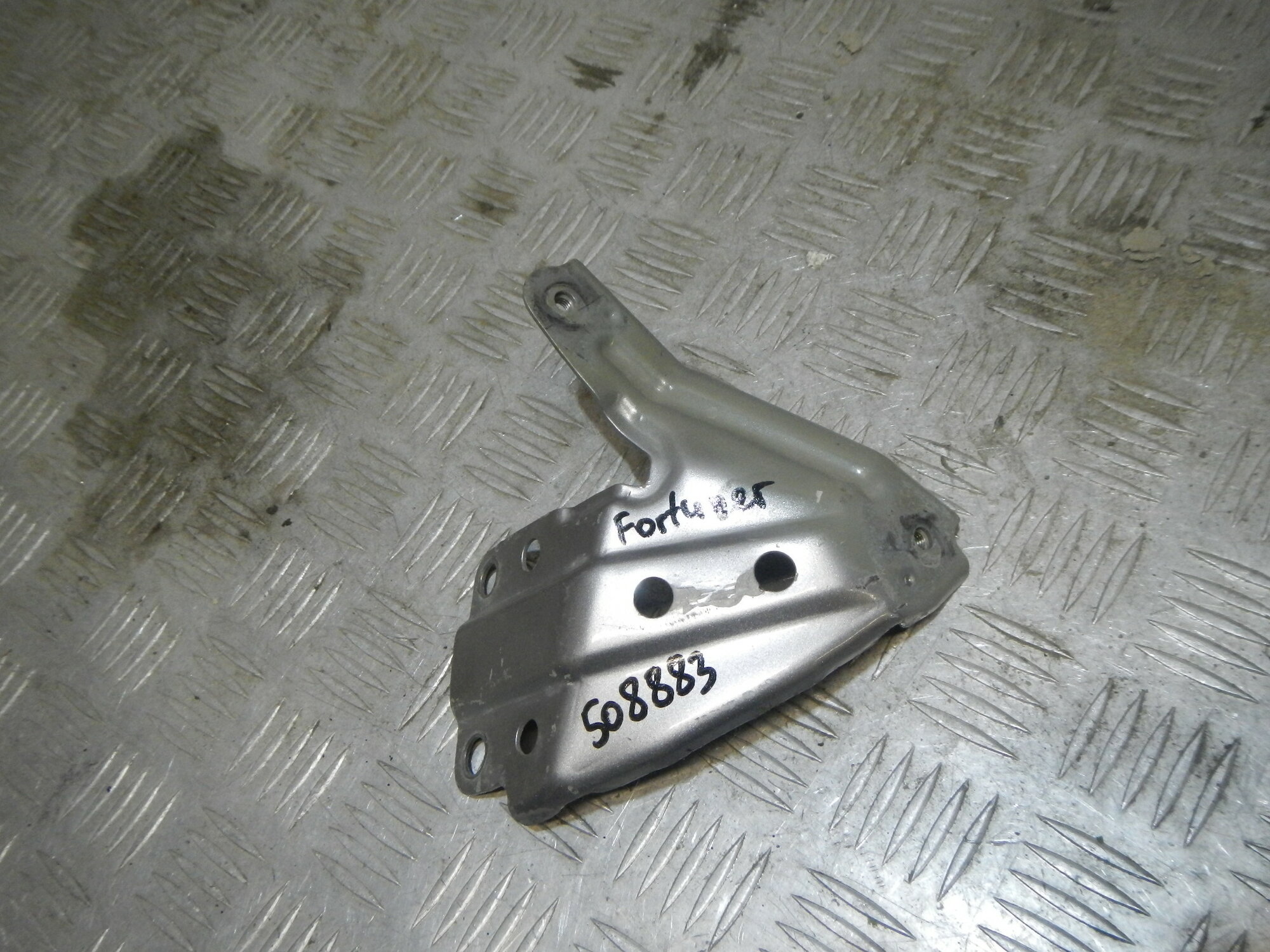 Б/У Кронштейн крепления крыла, Toyota (Тойота)-FORTUNER (15-) TOYOTA FORTUNER (15-) левая Деформация. 508883 TOYOTA арт. ...